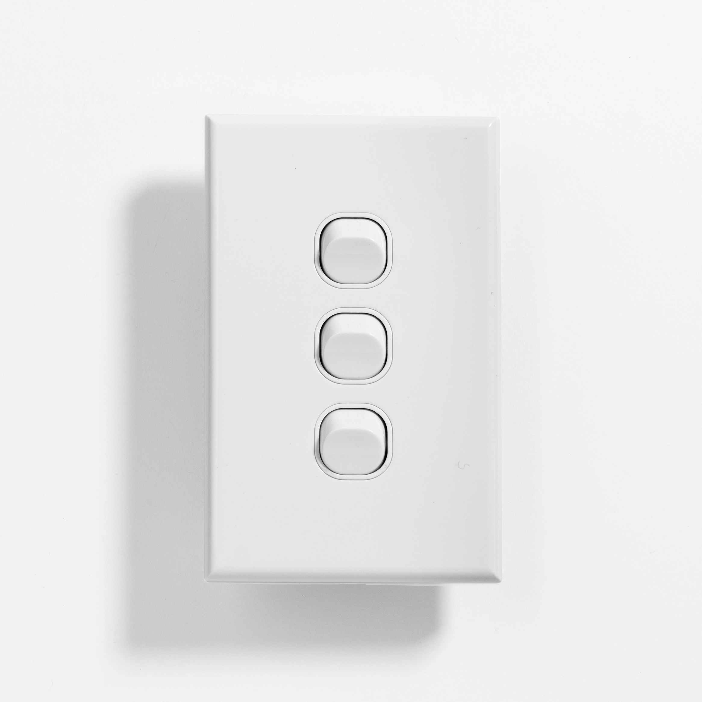 Standard three gang switch vertical - Dexton